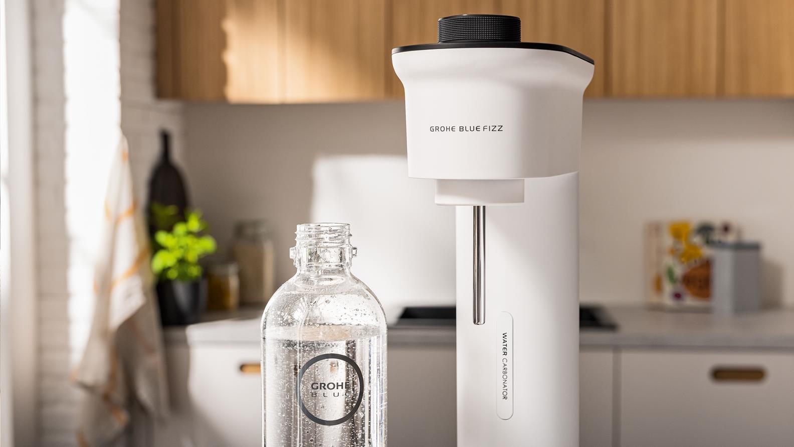 GROHE Blue Fizz water carbonator simplifies sustainable hydration